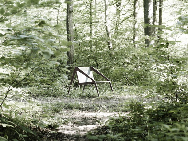 The elegant Arachnide chair mimics the morphology of a spider - Home Crux