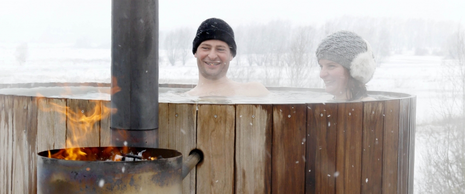 Enjoy spa with your family in Dutchtub Wood Personal Hot Tub