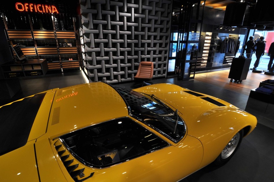 The luxurious Manzu Lounge Chair and Ottoman presented by Alias