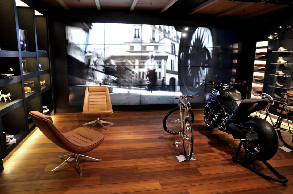 The luxurious Manzu Lounge Chair and Ottoman presented by Alias