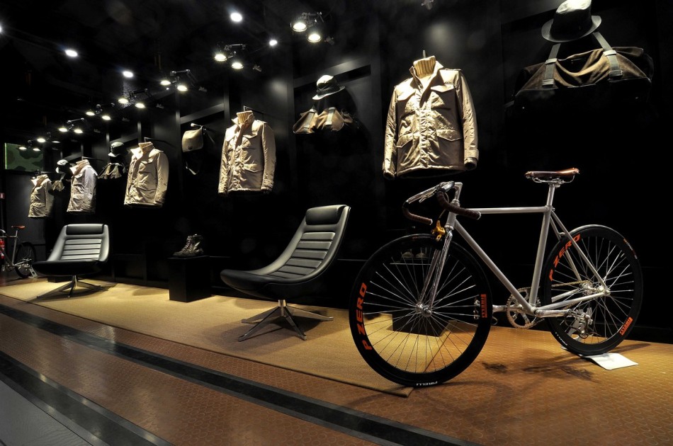 The luxurious Manzu Lounge Chair and Ottoman presented by Alias