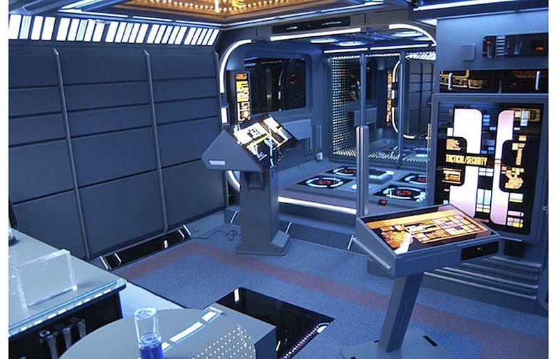Tony Alleyne creates Starship Enterprise decor in his apartment- Home Crux