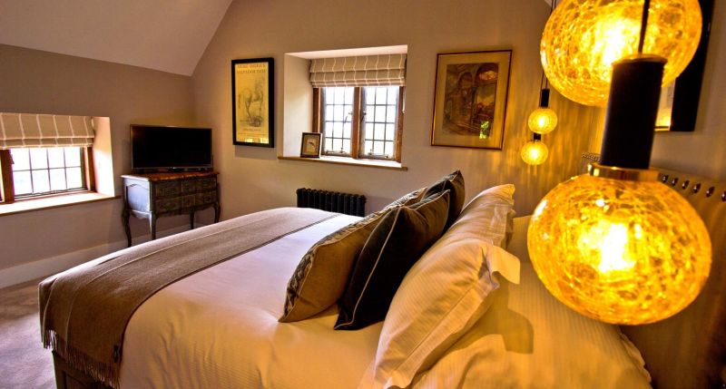 Tiger Lodge @ Port Lympne Reserve – Live inches away from wild tigers ...