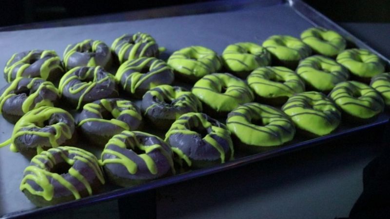 These glow-in-the-dark donuts will surely light up your teeth