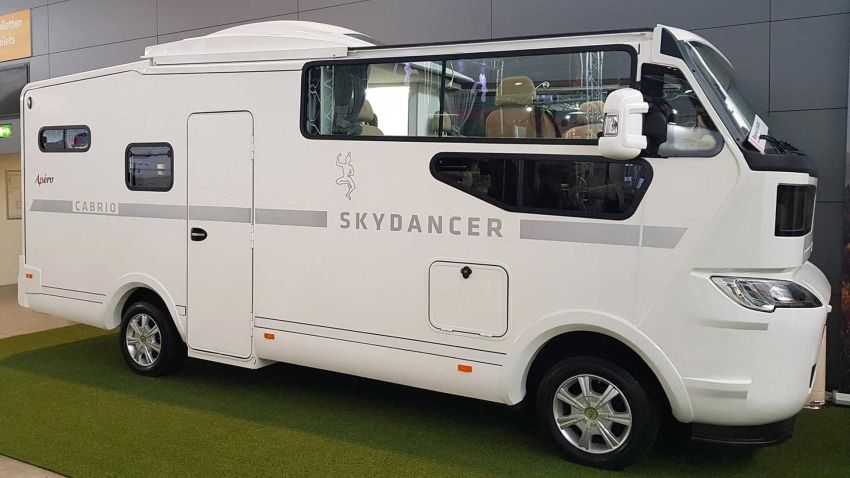 Skydancer Apero RV with Retractable Roof Lets You Stargaze on Road Trip