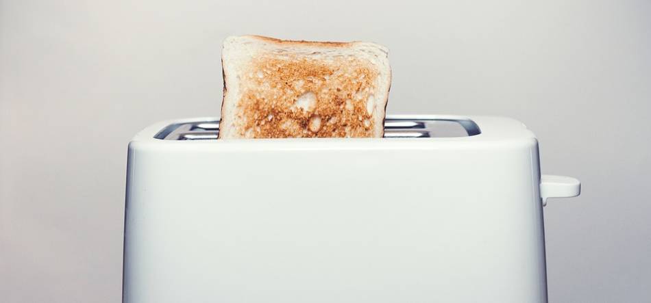 A Guide on How to Clean a Toaster in Five Easy DIY Steps